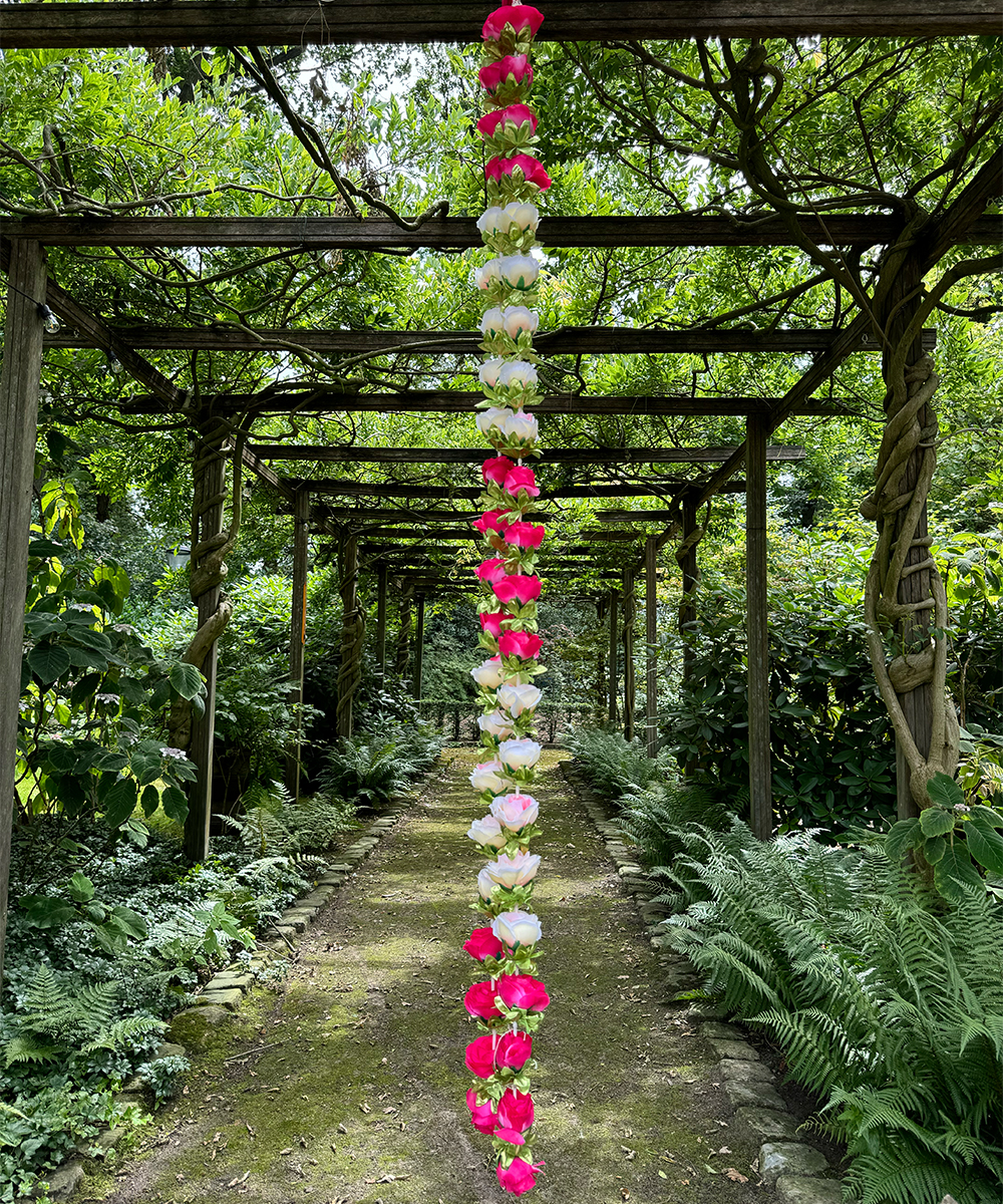 Bouquet of Roses Garland - Doing Goods